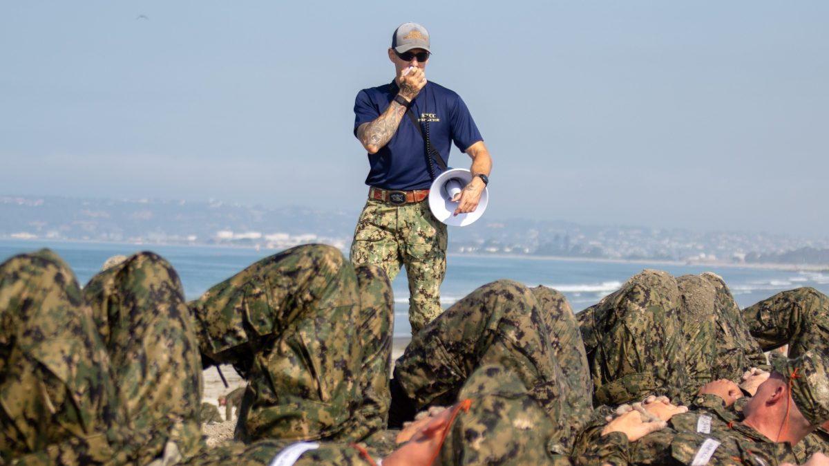 Here’s the Navy’s new fitness test for SEALs and other combat jobs ...